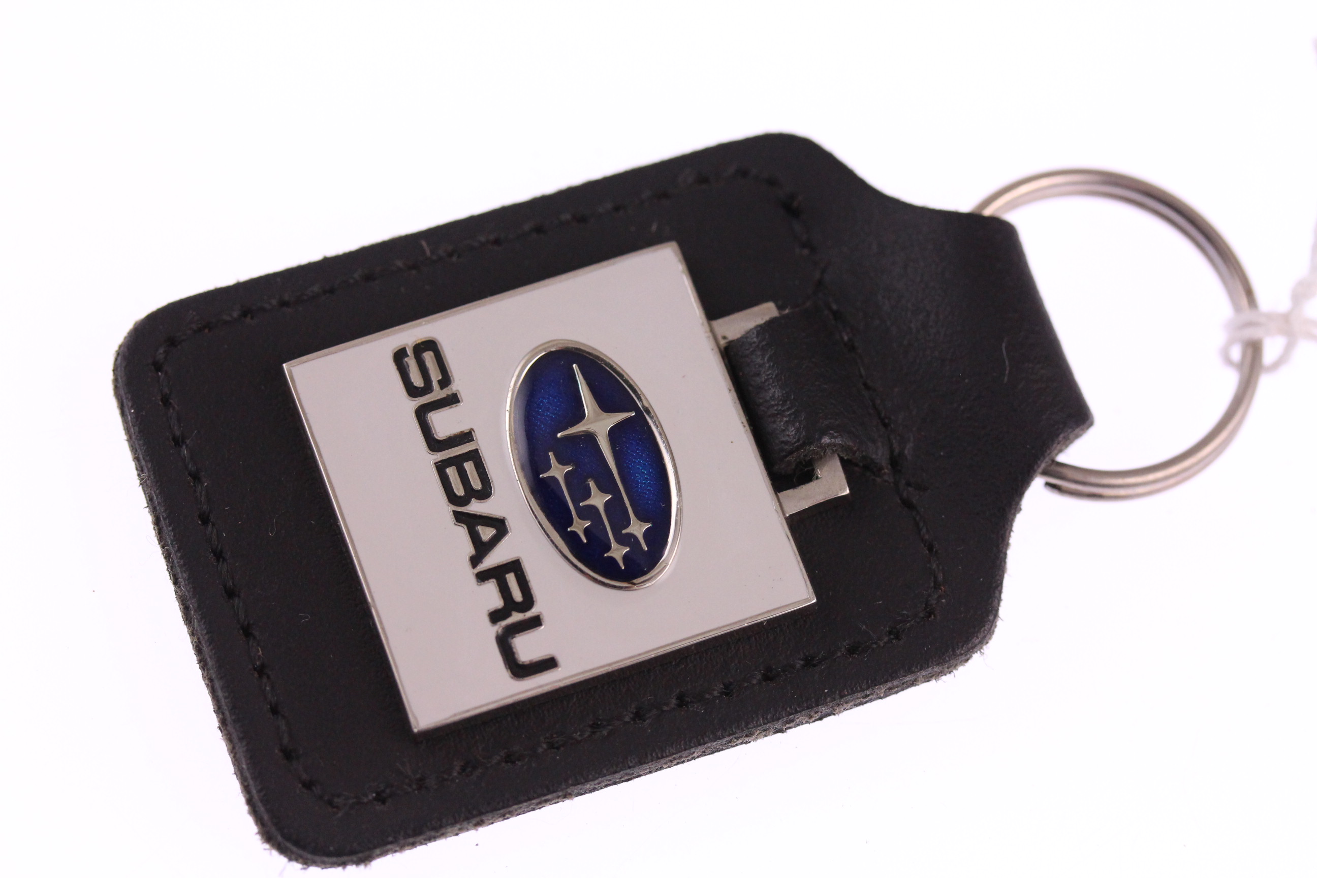 Subaru – 2000s keyring with acrylic enamel badge – Classic Leather Fobs